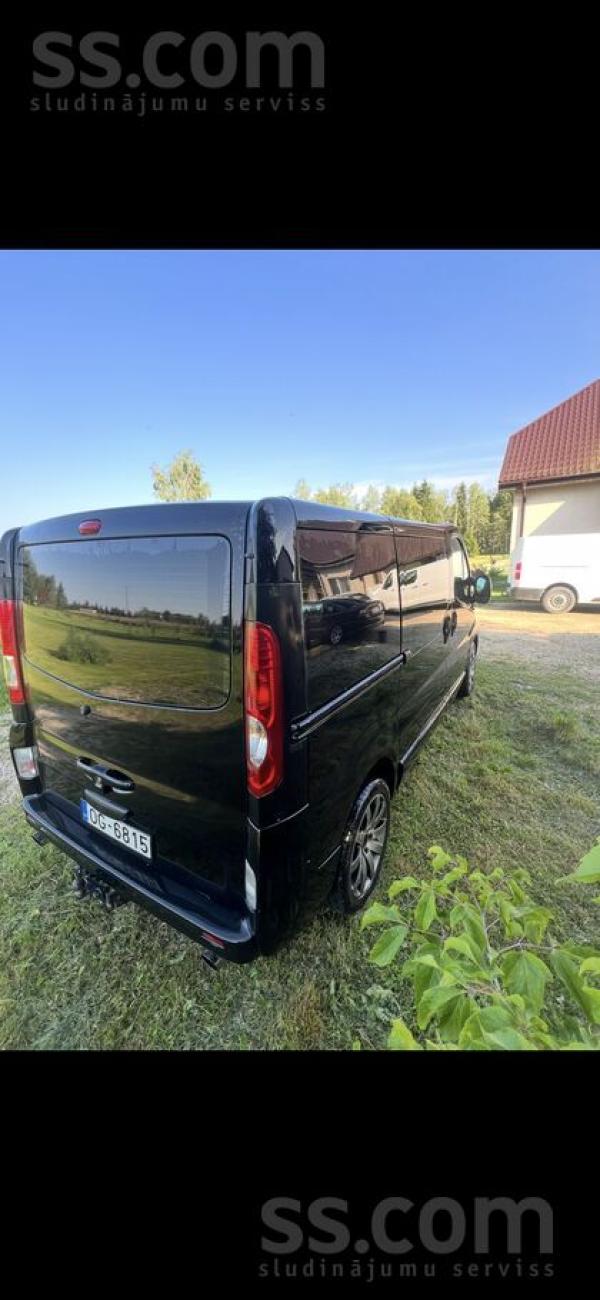 Black Opel Vivaro 2004 in Ogre, with an engine capacity of 2.50 L and mileage of 566 thousand km for 3300 €, photo 4 on AUTOMOTO.COM.LV
