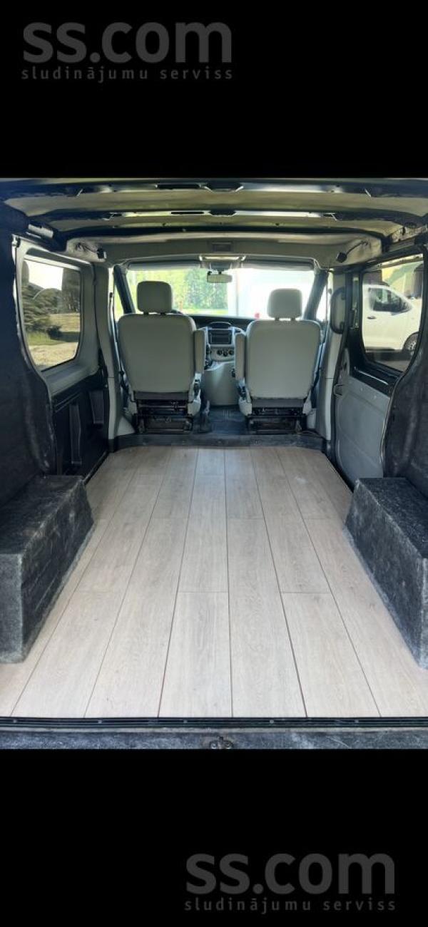 Black Opel Vivaro 2004 in Ogre, with an engine capacity of 2.50 L and mileage of 566 thousand km for 3300 €, photo 5 on AUTOMOTO.COM.LV
