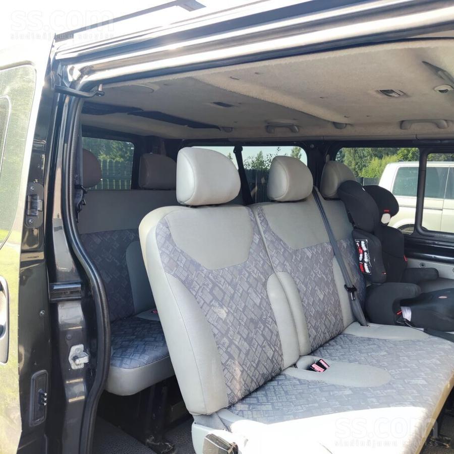 Melns Opel Vivaro 2004 Rīga, ar dzinēja tilpumu 2.50 L un nobraukumu 440 tūkst. km par 4700 €, foto 4 vietnē AUTOMOTO.COM.LV