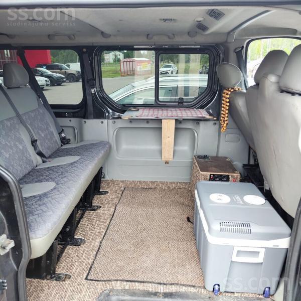 Black Opel Vivaro 2004 in Riga, with an engine capacity of 2.50 L and mileage of 440 thousand km for 4700 €, photo 5 on AUTOMOTO.COM.LV