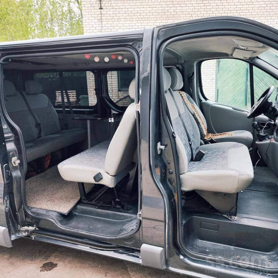 Melns Opel Vivaro 2004 Rīga, ar dzinēja tilpumu 2.50 L un nobraukumu 440 tūkst. km par 4700 €, foto 8 vietnē AUTOMOTO.COM.LV