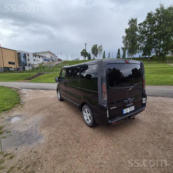 Melns Opel Vivaro 2005 Bauska, ar dzinēja tilpumu 2.50 L un nobraukumu 487 tūkst. km par 3900 €, foto 3 vietnē AUTOMOTO.COM.LV