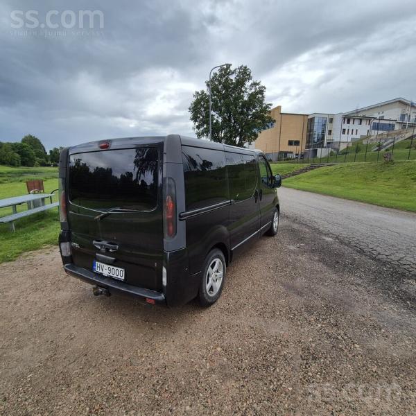 Melns Opel Vivaro 2005 Bauska, ar dzinēja tilpumu 2.50 L un nobraukumu 487 tūkst. km par 3900 €, foto 4 vietnē AUTOMOTO.COM.LV