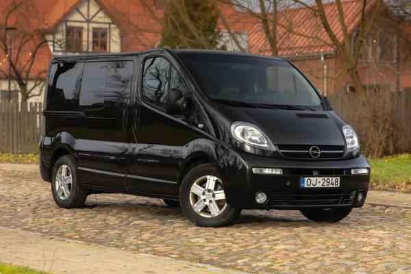Black Opel Vivaro 2005 in Jelgava, with an engine capacity of 1.90 L and mileage of 365 thousand km for 4900 €, photo 2 on AUTOMOTO.COM.LV