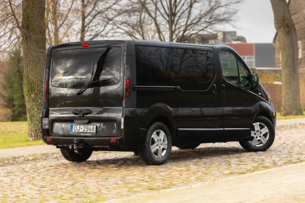 Black Opel Vivaro 2005 in Jelgava, with an engine capacity of 1.90 L and mileage of 365 thousand km for 4900 €, photo 5 on AUTOMOTO.COM.LV