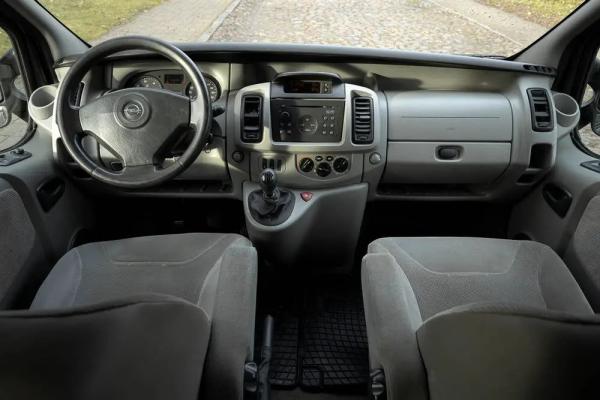 Black Opel Vivaro 2005 in Jelgava, with an engine capacity of 1.90 L and mileage of 365 thousand km for 4900 €, photo 8 on AUTOMOTO.COM.LV