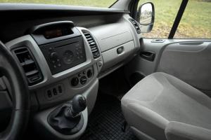 Black Opel Vivaro 2005 in Jelgava, with an engine capacity of 1.90 L and mileage of 365 thousand km for 4900 €, photo 11 on AUTOMOTO.COM.LV