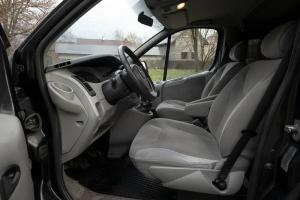 Black Opel Vivaro 2005 in Jelgava, with an engine capacity of 1.90 L and mileage of 365 thousand km for 4900 €, photo 12 on AUTOMOTO.COM.LV