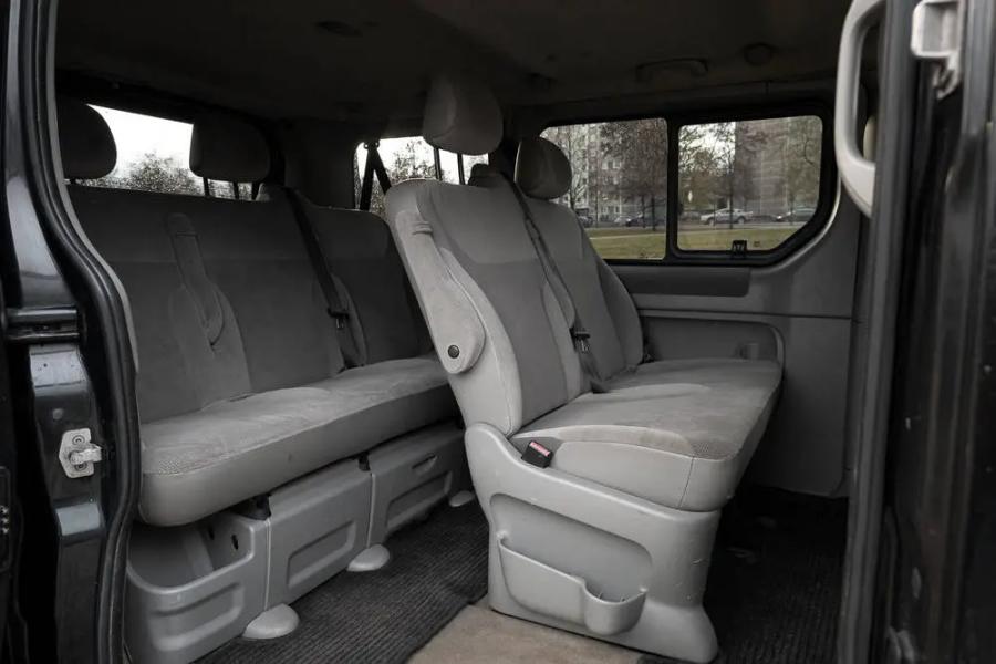 Black Opel Vivaro 2005 in Jelgava, with an engine capacity of 1.90 L and mileage of 365 thousand km for 4900 €, photo 15 on AUTOMOTO.COM.LV