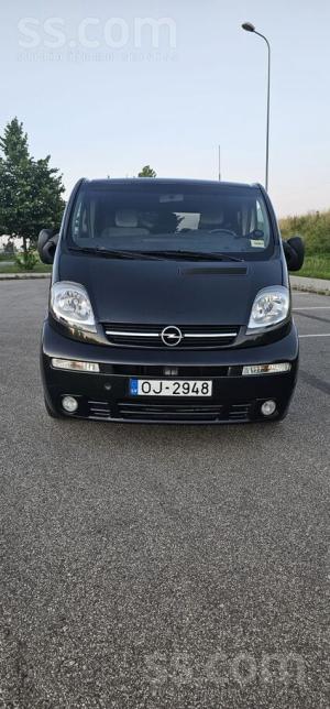 Melns Opel Vivaro 2005 Daugavpils, ar dzinēja tilpumu 1.90 L un nobraukumu 372 tūkst. km par 5500 €, foto  vietnē AUTOMOTO.COM.LV