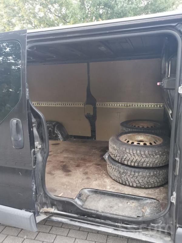 Melns Opel Vivaro 2005 Rīga, ar dzinēja tilpumu 2.50 L un nobraukumu 426 tūkst. km par 4490 €, foto 10 vietnē AUTOMOTO.COM.LV