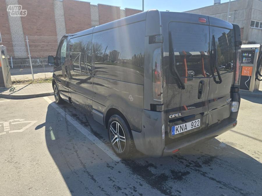 Melns Opel Vivaro 2006 Kauņa, ar dzinēja tilpumu 2.00 L un nobraukumu 387 tūkst. km par 4100 €, foto 3 vietnē AUTOMOTO.COM.LV