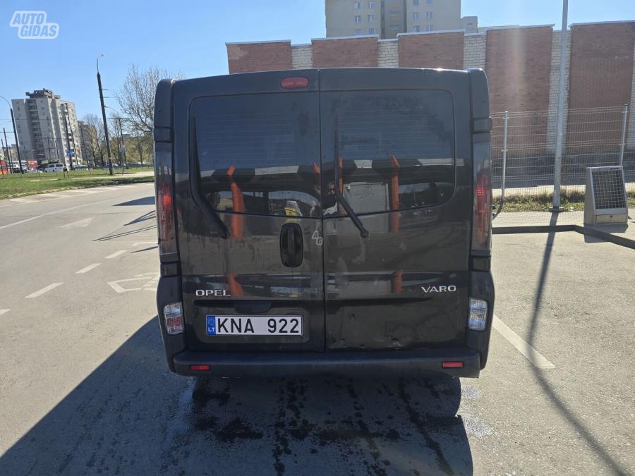 Melns Opel Vivaro 2006 Kauņa, ar dzinēja tilpumu 2.00 L un nobraukumu 387 tūkst. km par 4100 €, foto 4 vietnē AUTOMOTO.COM.LV