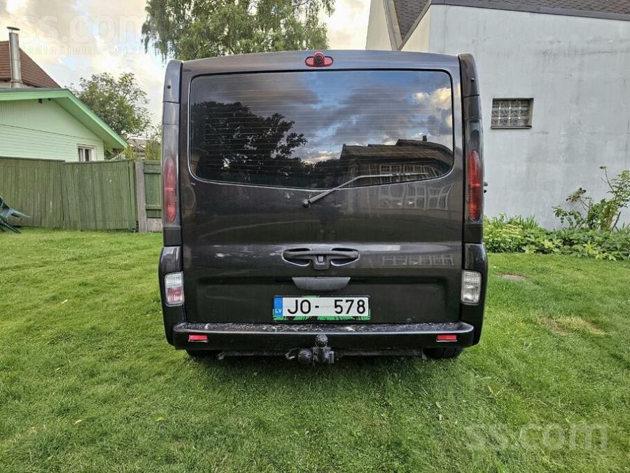 Black Opel Vivaro 2006 in Daugavpils, with an engine capacity of 1.90 L and mileage of 323 thousand km for 5950 €, photo 5 on AUTOMOTO.COM.LV