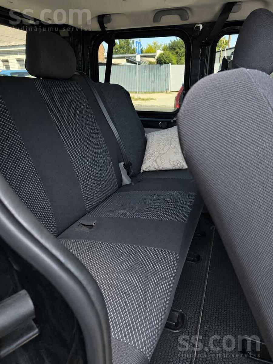 Black Opel Vivaro 2006 in Daugavpils, with an engine capacity of 1.90 L and mileage of 323 thousand km for 5950 €, photo 10 on AUTOMOTO.COM.LV