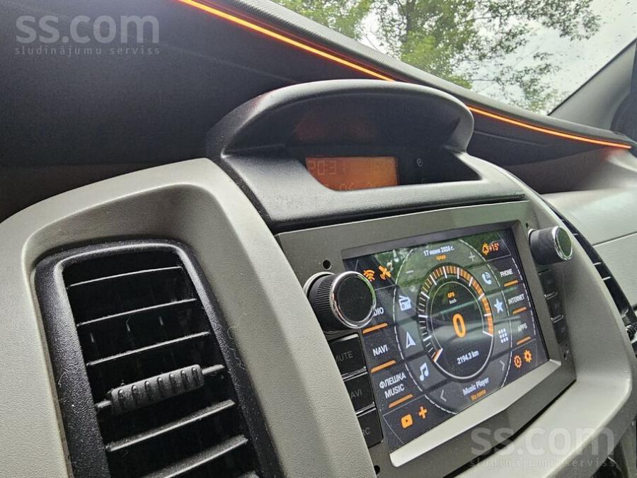 Black Opel Vivaro 2006 in Daugavpils, with an engine capacity of 1.90 L and mileage of 323 thousand km for 5950 €, photo 12 on AUTOMOTO.COM.LV