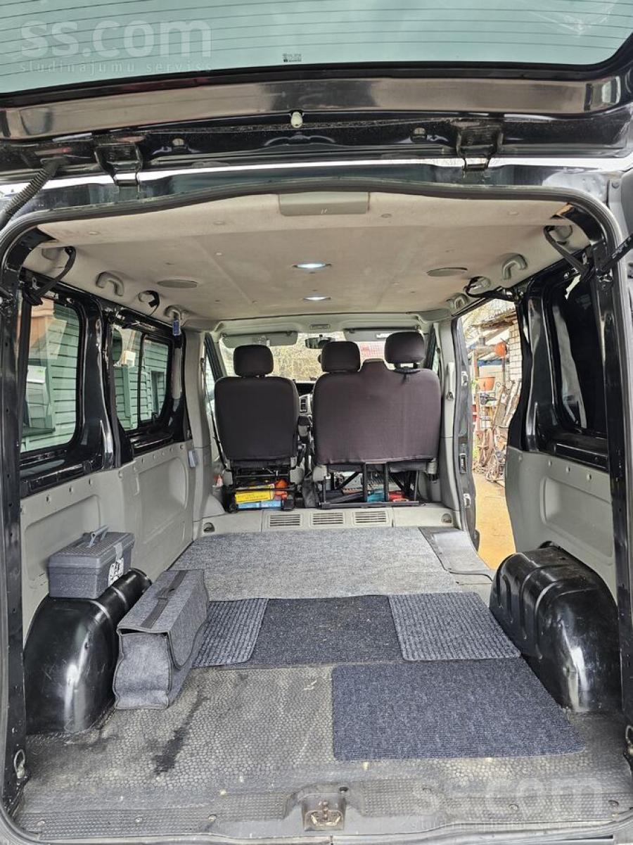 Black Opel Vivaro 2006 in Daugavpils, with an engine capacity of 1.90 L and mileage of 323 thousand km for 5950 €, photo 15 on AUTOMOTO.COM.LV