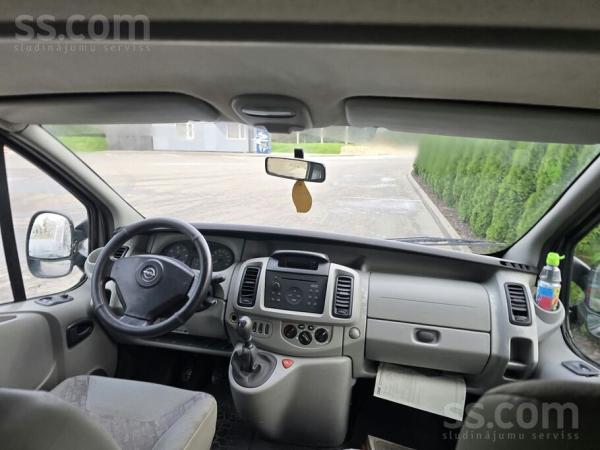 Melns Opel Vivaro 2006 Rēzekne, ar dzinēja tilpumu 2.50 L un nobraukumu 420 tūkst. km par 3500 €, foto 5 vietnē AUTOMOTO.COM.LV