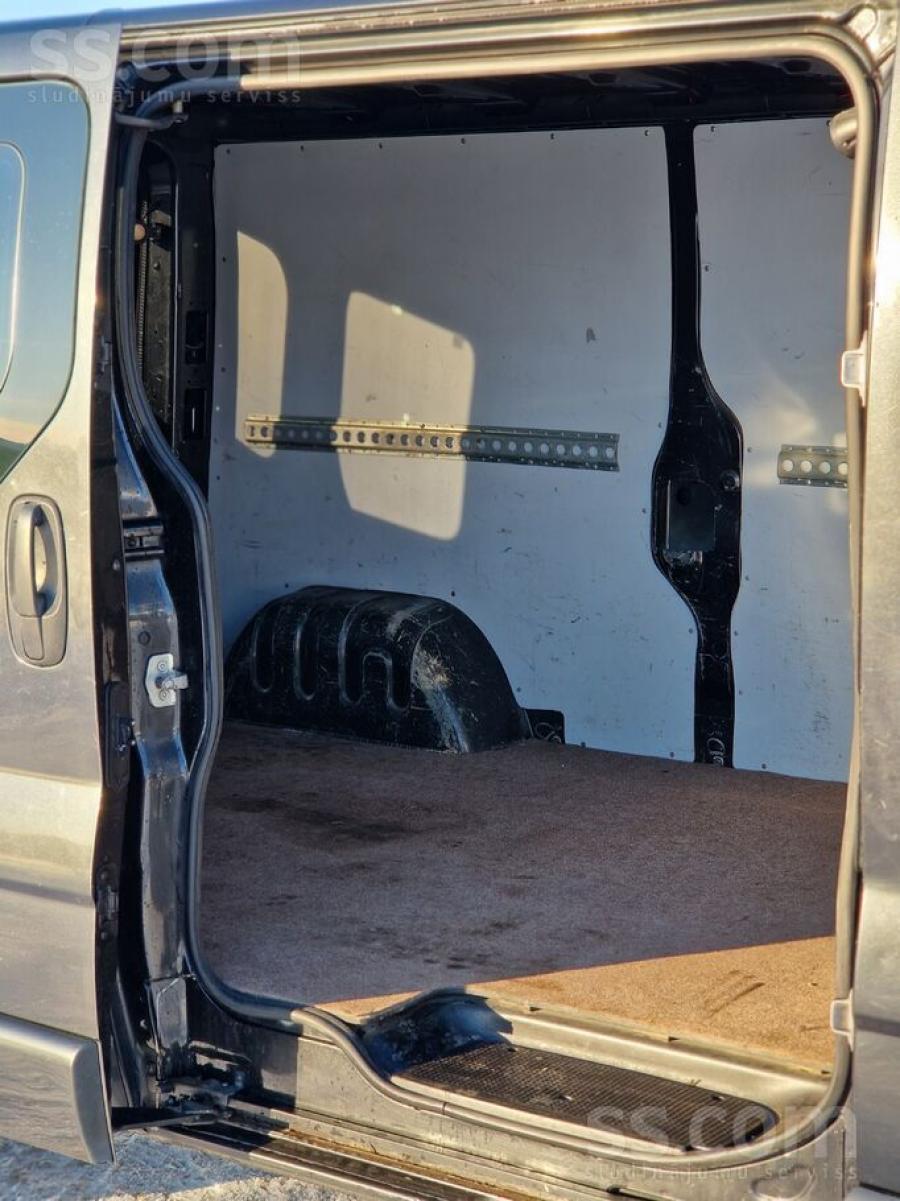 Melns Opel Vivaro 2007 Rīga, ar dzinēja tilpumu 2.50 L un nobraukumu 373 tūkst. km par 5200 €, foto 15 vietnē AUTOMOTO.COM.LV