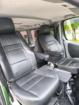Melns Opel Vivaro 2007 Valmiera, ar dzinēja tilpumu 2.50 L un nobraukumu 341 tūkst. km par 9500 €, foto 24 vietnē AUTOMOTO.COM.LV