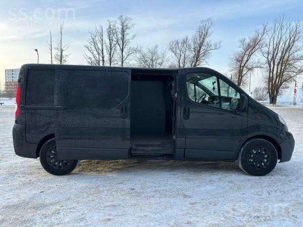 Black Opel Vivaro 2008 in Riga, with an engine capacity of 2.00 L and mileage of 383 thousand km for 4600 €, photo 5 on AUTOMOTO.COM.LV