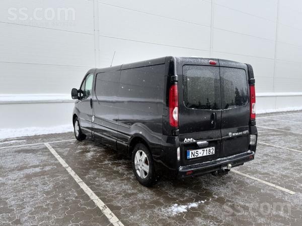 Black Opel Vivaro 2008 in Riga, with an engine capacity of 2.00 L and mileage of 314 thousand km for 4490 €, photo 5 on AUTOMOTO.COM.LV
