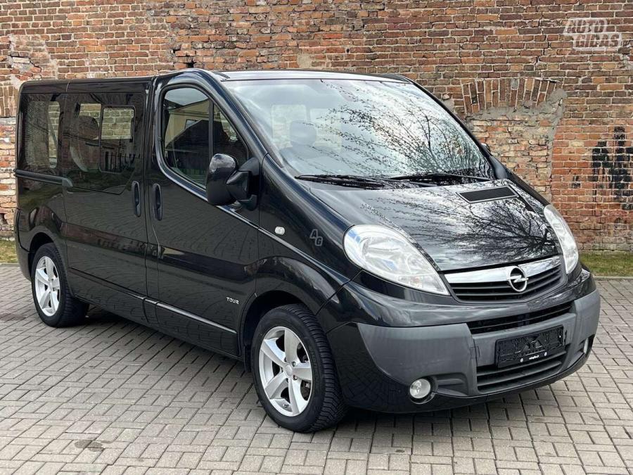 Black Opel Vivaro 2008 in Kedainiai, with an engine capacity of 2.50 L and mileage of 305 thousand km for 7299 €, photo 3 on AUTOMOTO.COM.LV