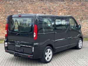 Black Opel Vivaro 2008 in Kedainiai, with an engine capacity of 2.50 L and mileage of 305 thousand km for 7299 €, photo 4 on AUTOMOTO.COM.LV