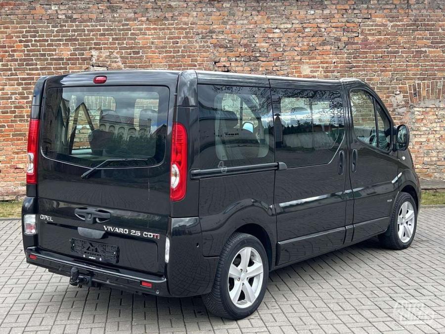 Black Opel Vivaro 2008 in Kedainiai, with an engine capacity of 2.50 L and mileage of 305 thousand km for 7299 €, photo 4 on AUTOMOTO.COM.LV