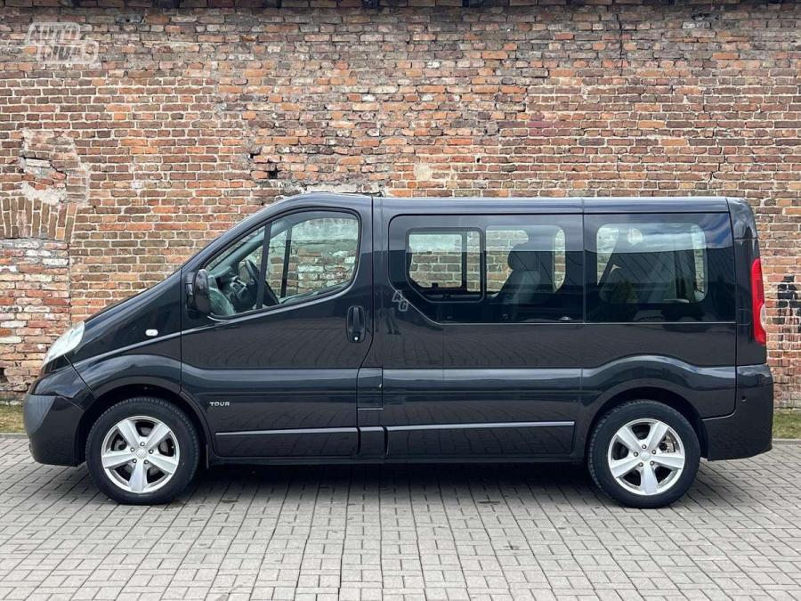 Black Opel Vivaro 2008 in Kedainiai, with an engine capacity of 2.50 L and mileage of 305 thousand km for 7299 €, photo 6 on AUTOMOTO.COM.LV