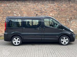 Black Opel Vivaro 2008 in Kedainiai, with an engine capacity of 2.50 L and mileage of 305 thousand km for 7299 €, photo 7 on AUTOMOTO.COM.LV