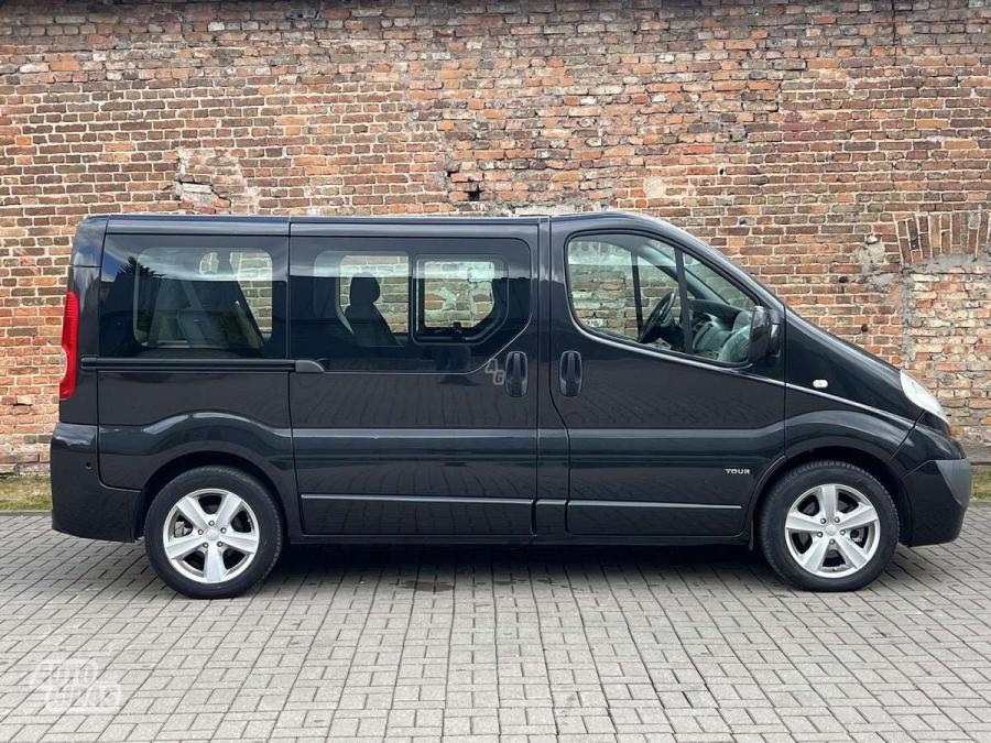 Black Opel Vivaro 2008 in Kedainiai, with an engine capacity of 2.50 L and mileage of 305 thousand km for 7299 €, photo 7 on AUTOMOTO.COM.LV
