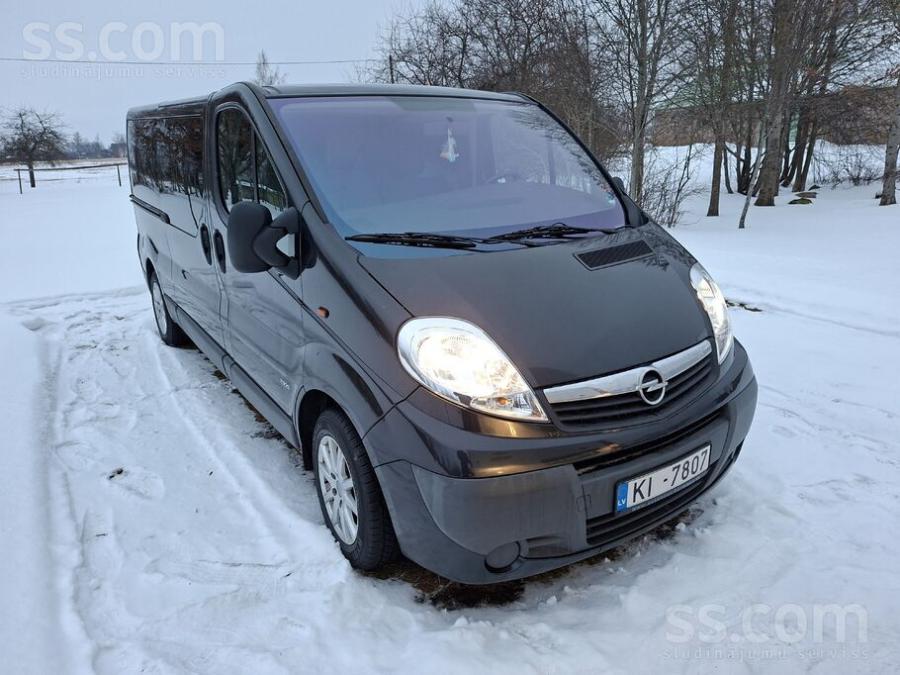 Black Opel Vivaro 2008 in Limbazi, with an engine capacity of 2.50 L and mileage of 292 thousand km for 7500 €, photo 3 on AUTOMOTO.COM.LV