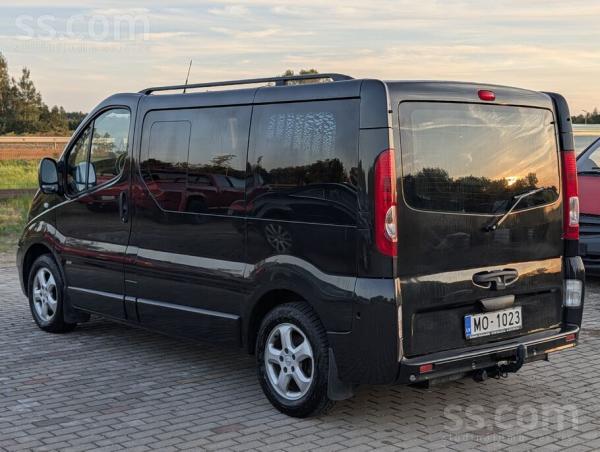 Melns Opel Vivaro 2008 Liepāja, ar dzinēja tilpumu 2.50 L un nobraukumu 313 tūkst. km par 7900 €, foto 4 vietnē AUTOMOTO.COM.LV