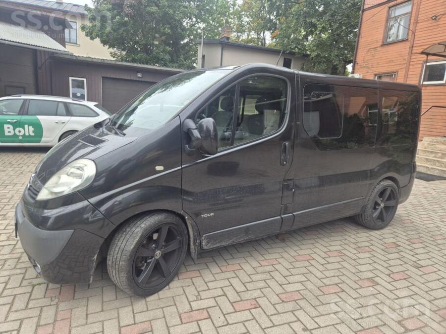 Black Opel Vivaro 2008 in Riga, with an engine capacity of 2.00 L and mileage of 437 thousand km for 5199 €, photo 1 on AUTOMOTO.COM.LV