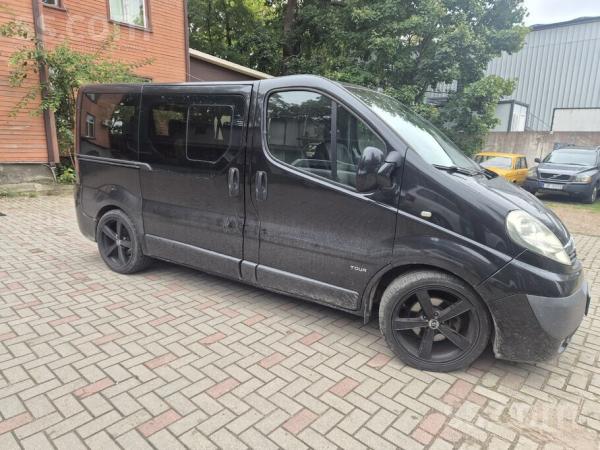 Black Opel Vivaro 2008 in Riga, with an engine capacity of 2.00 L and mileage of 437 thousand km for 5199 €, photo 3 on AUTOMOTO.COM.LV