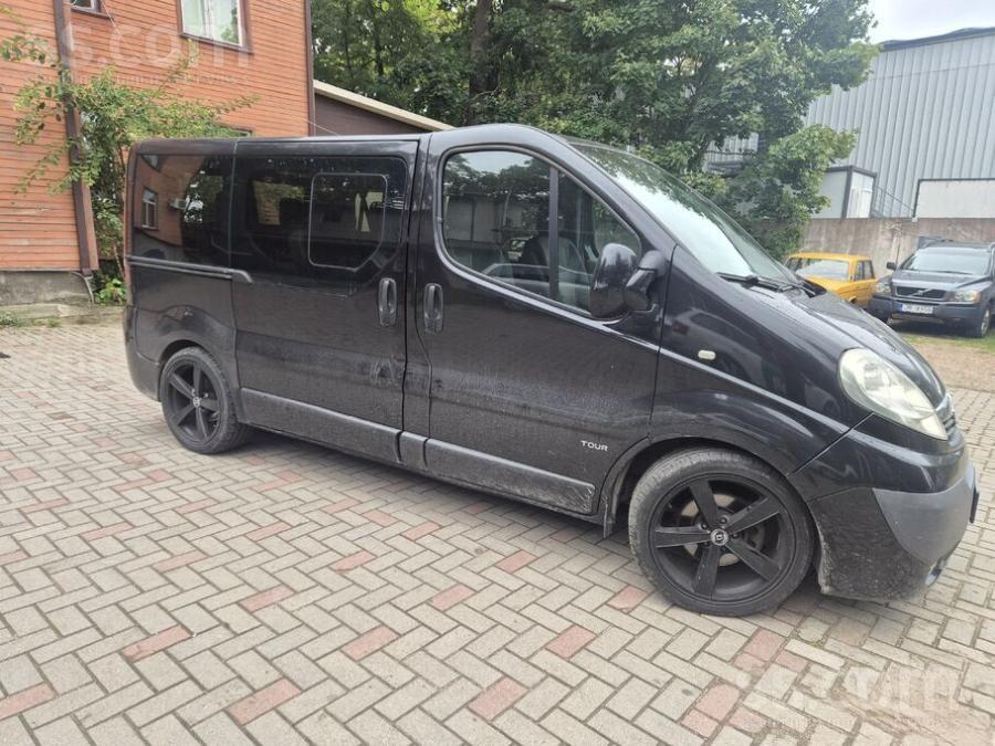 Black Opel Vivaro 2008 in Riga, with an engine capacity of 2.00 L and mileage of 437 thousand km for 5199 €, photo 3 on AUTOMOTO.COM.LV