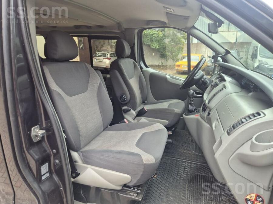 Black Opel Vivaro 2008 in Riga, with an engine capacity of 2.00 L and mileage of 437 thousand km for 5199 €, photo 6 on AUTOMOTO.COM.LV