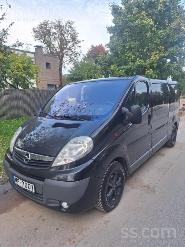 Black Opel Vivaro 2008 in Riga, with an engine capacity of 2.50 L and mileage of 397 thousand km for 5900 €, photo 4 on AUTOMOTO.COM.LV