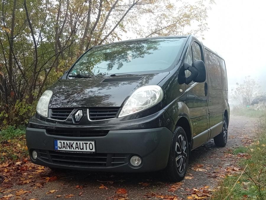 Black Opel Vivaro 2008 in Vilnius, with an engine capacity of 2.00 L and mileage of 265 thousand km for 5499 €, photo 3 on AUTOMOTO.COM.LV