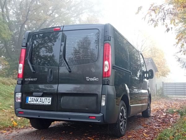 Black Opel Vivaro 2008 in Vilnius, with an engine capacity of 2.00 L and mileage of 265 thousand km for 5499 €, photo 5 on AUTOMOTO.COM.LV