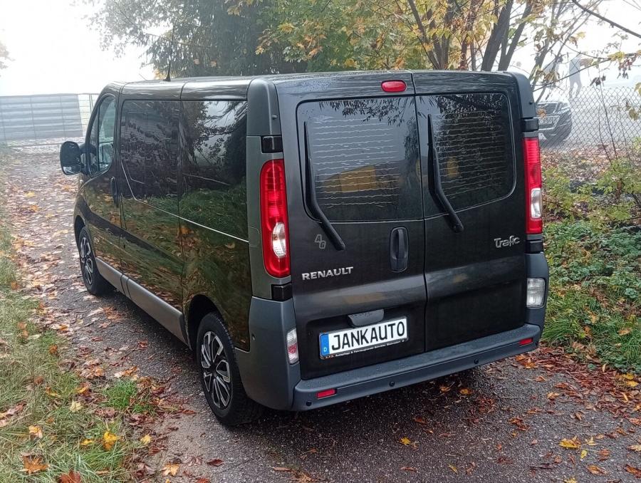 Black Opel Vivaro 2008 in Vilnius, with an engine capacity of 2.00 L and mileage of 265 thousand km for 5499 €, photo 6 on AUTOMOTO.COM.LV