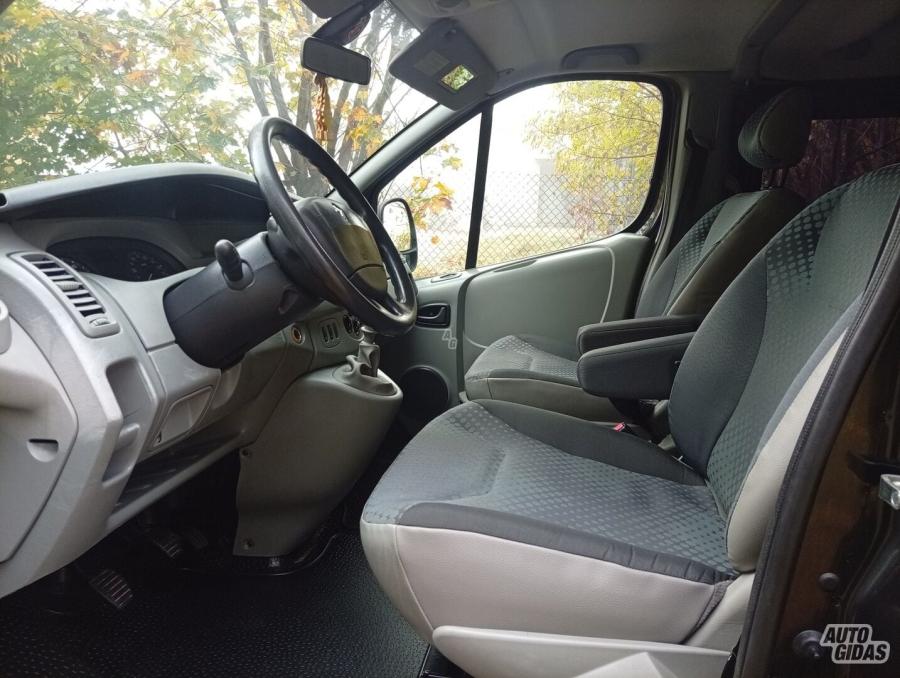 Black Opel Vivaro 2008 in Vilnius, with an engine capacity of 2.00 L and mileage of 265 thousand km for 5499 €, photo 7 on AUTOMOTO.COM.LV