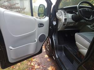 Black Opel Vivaro 2008 in Vilnius, with an engine capacity of 2.00 L and mileage of 265 thousand km for 5499 €, photo 8 on AUTOMOTO.COM.LV