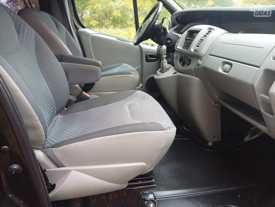 Black Opel Vivaro 2008 in Vilnius, with an engine capacity of 2.00 L and mileage of 265 thousand km for 5499 €, photo 9 on AUTOMOTO.COM.LV
