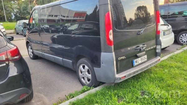 Black Opel Vivaro 2009 in Riga, with an engine capacity of 2.50 L and mileage of 266 thousand km for 5900 €, photo 3 on AUTOMOTO.COM.LV