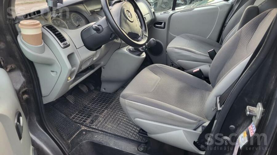 Black Opel Vivaro 2009 in Riga, with an engine capacity of 2.50 L and mileage of 266 thousand km for 5900 €, photo 7 on AUTOMOTO.COM.LV