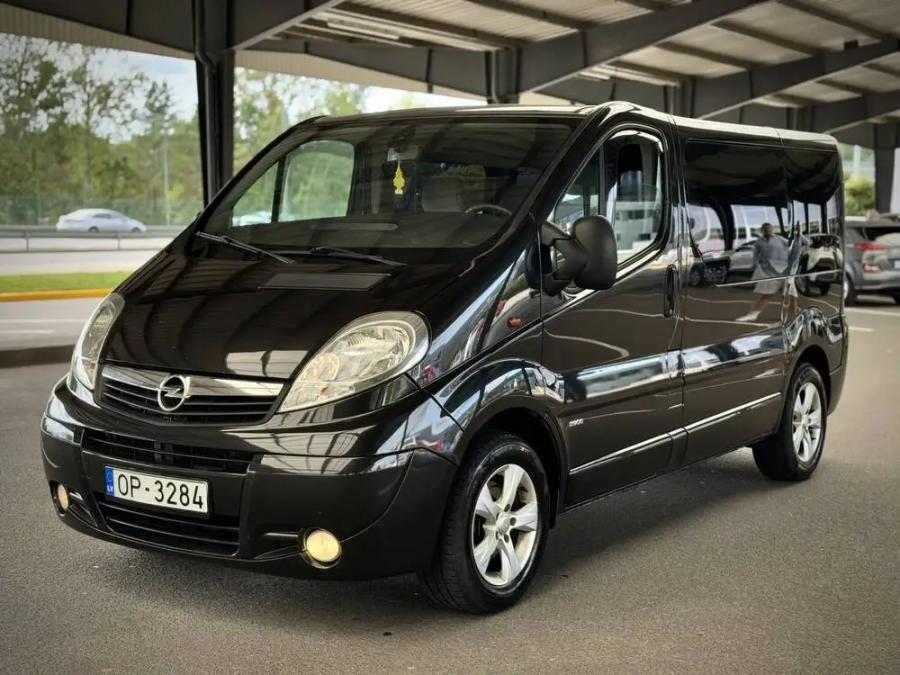 Black Opel Vivaro 2009 in Riga, with an engine capacity of 2.50 L and mileage of 516 thousand km for 6200 €, photo 1 on AUTOMOTO.COM.LV
