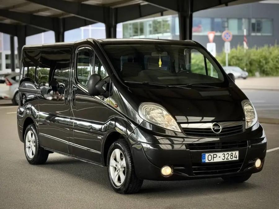 Black Opel Vivaro 2009 in Riga, with an engine capacity of 2.50 L and mileage of 516 thousand km for 6200 €, photo 4 on AUTOMOTO.COM.LV