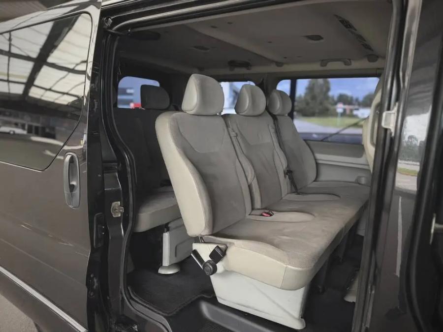Black Opel Vivaro 2009 in Riga, with an engine capacity of 2.50 L and mileage of 516 thousand km for 6200 €, photo 12 on AUTOMOTO.COM.LV